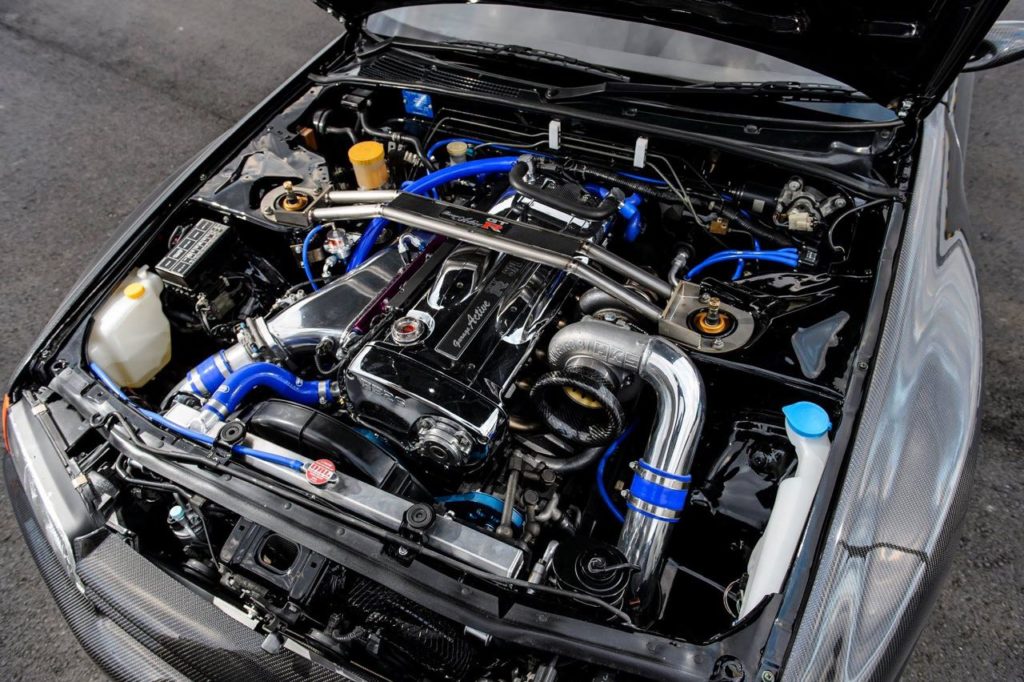 Nissan Skyline R32 GTR par Garage Active.... Full carbone ! De l ...