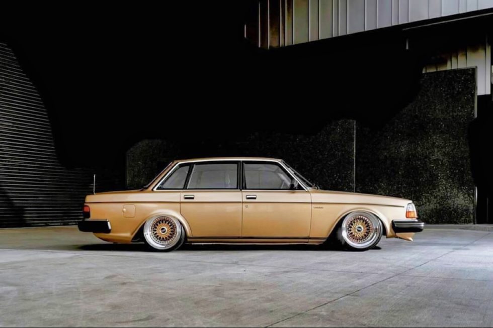 '82 Slammed Volvo 244 GLE... Best in Show ! De l'essence dans mes veines