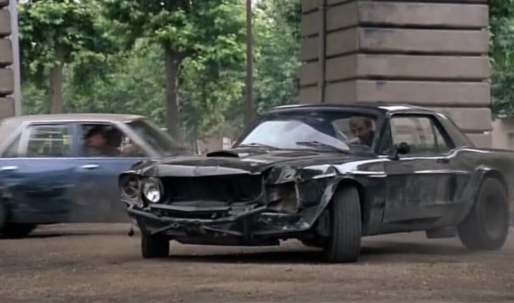 Incontournable : La Ford Mustang de Belmondo dans "Le marginal" De l ...