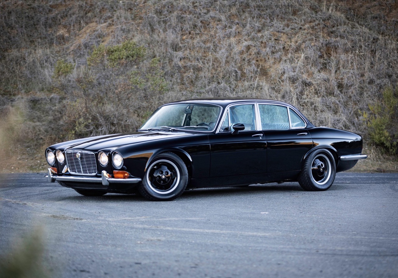 '73 Jaguar XJ6 V8 - Un coeur Chevy pour un look custom ! De l'essence ...
