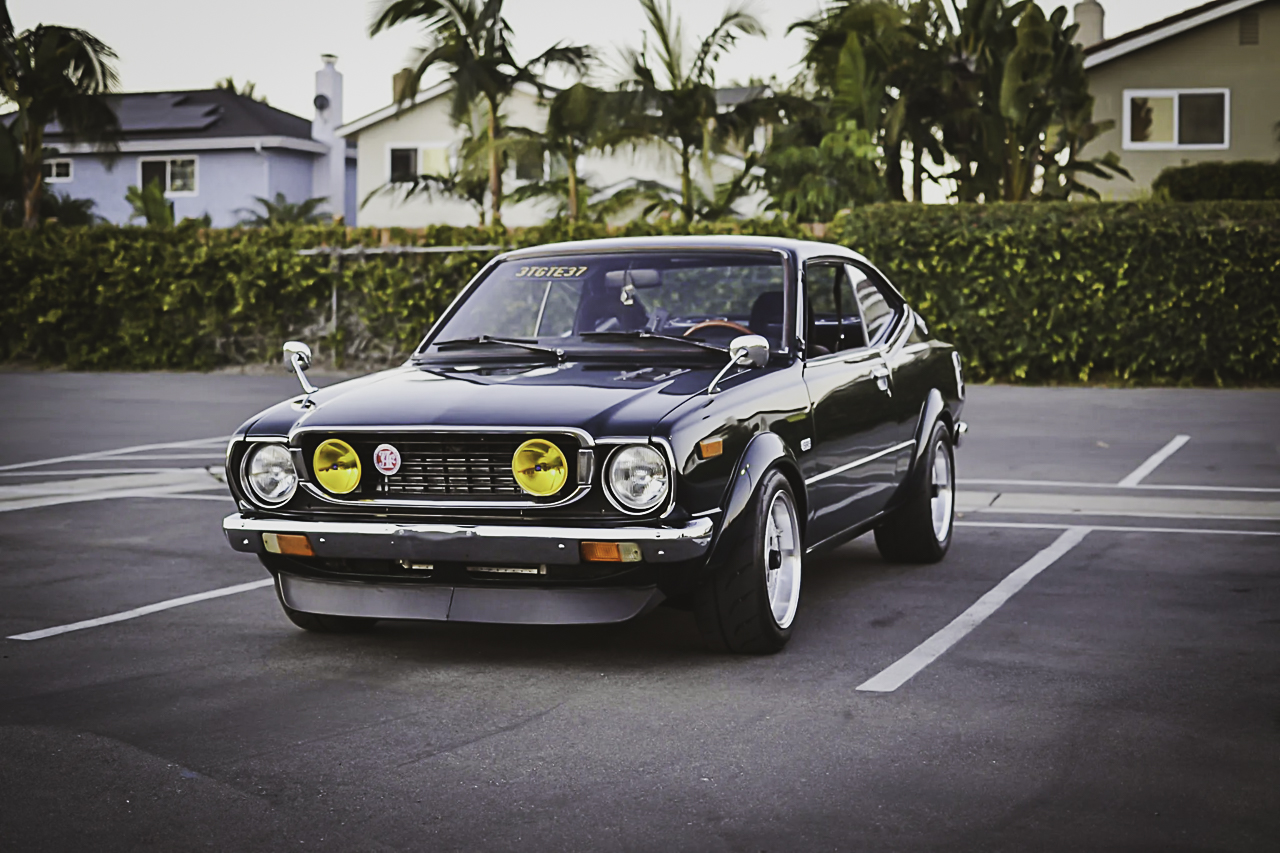 '75 Toyota Corolla SR5 - Shootée au pschitt ! De l'essence dans mes veines