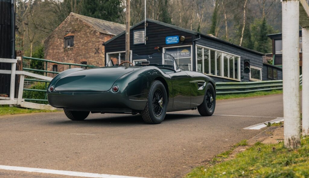 Austin Healey 100 by Caton - Quand les anglais se mettent au Restomod ...