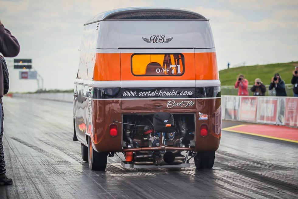 Un VW Combi un peu spécial... 330 hp inside ! De l'essence dans mes veines